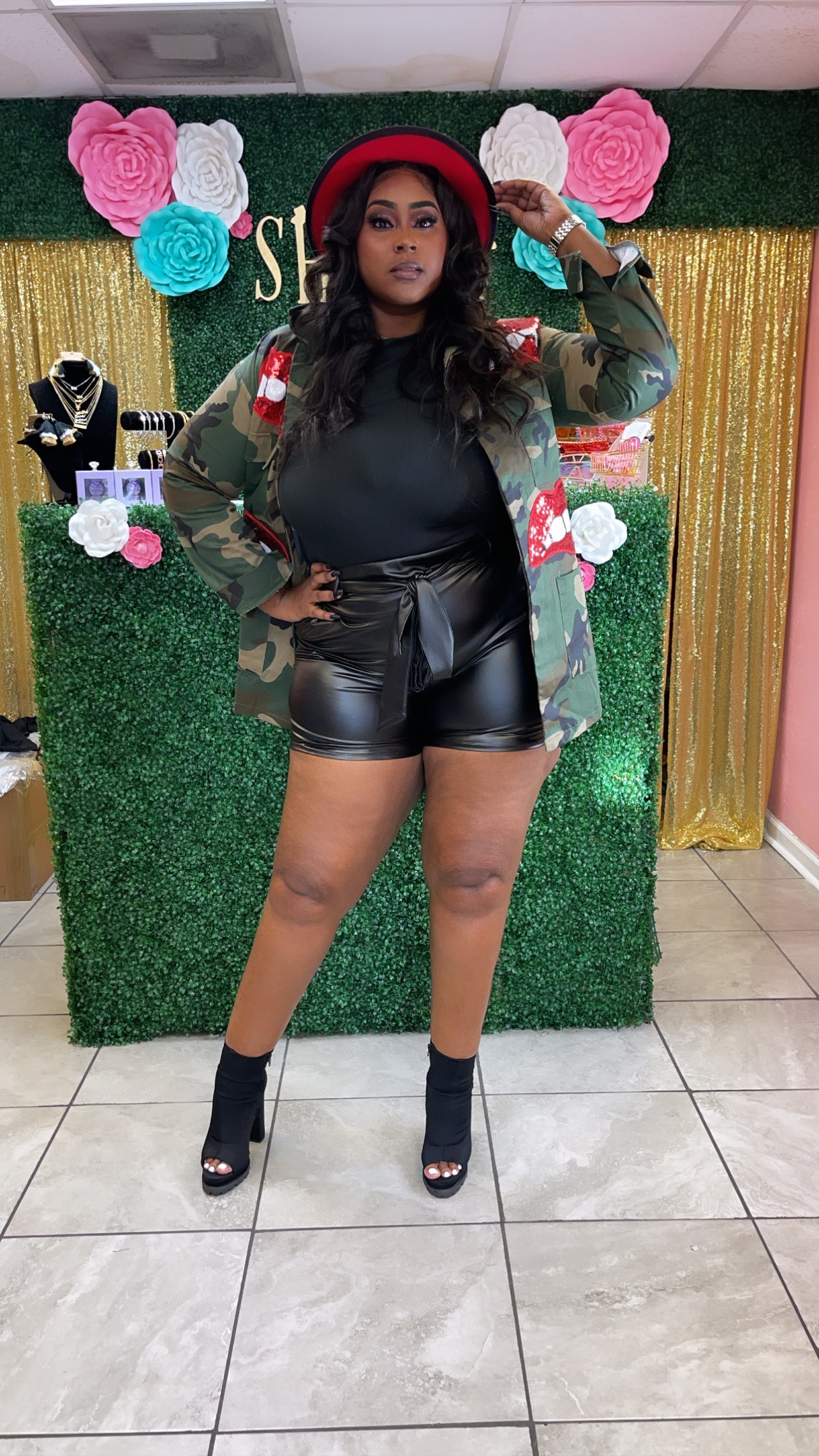 Kissed (curvy)